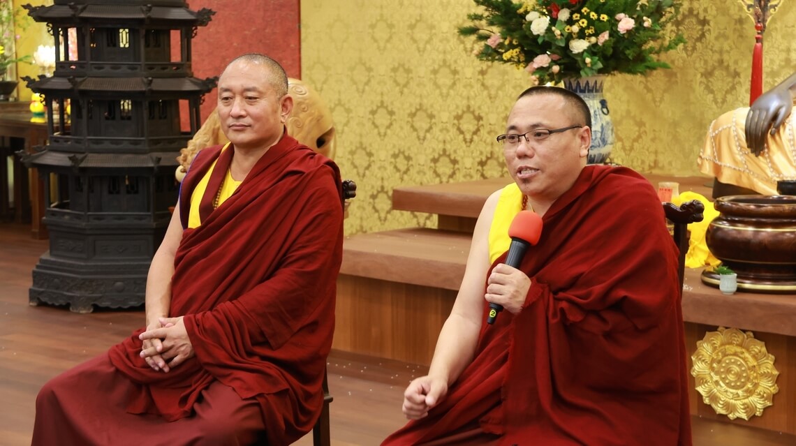 Ling Jiou Mountain Buddhist Web TV-Abbot of Nepal’s Kathok Zhichen ...